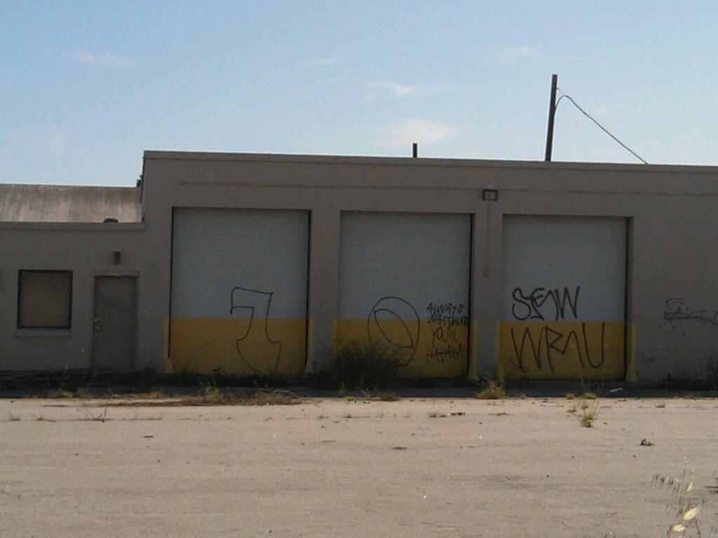 sureno 13 gangs graffiti: Compton varrio 70