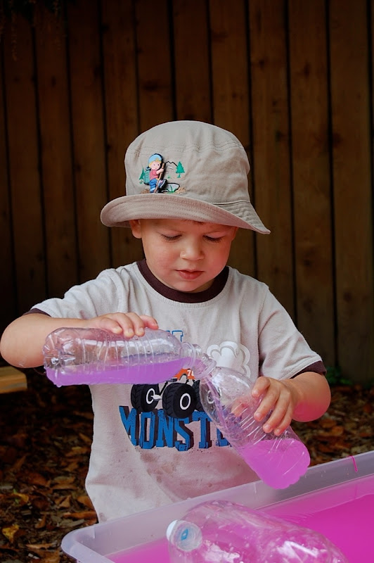 Little Pandas Playschool: Colored Water Play