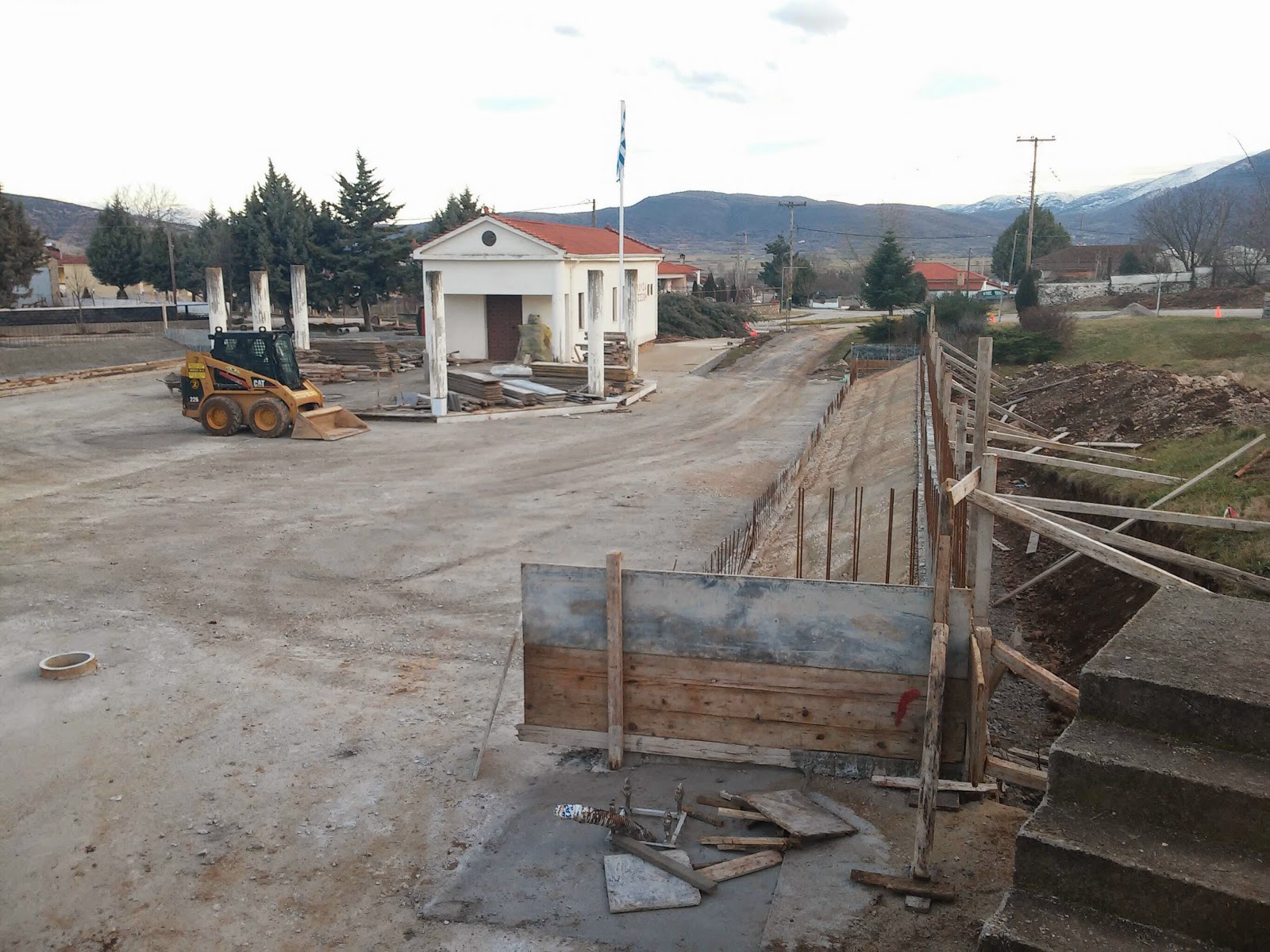 Η προοδος των εργασιων στην υπο αναπλαση πλατεια Ξηρολιμνης οπως ...