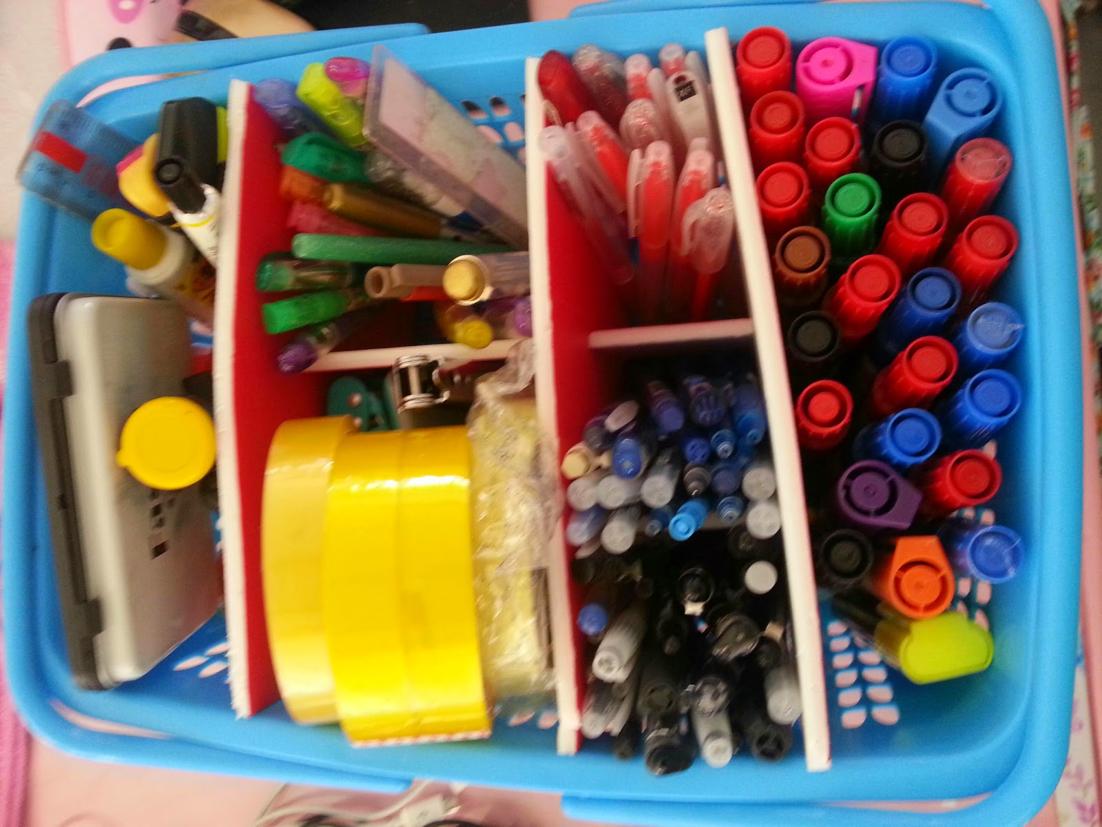 organizing-your-life-pen-pencil-organizer-in-the-drawers