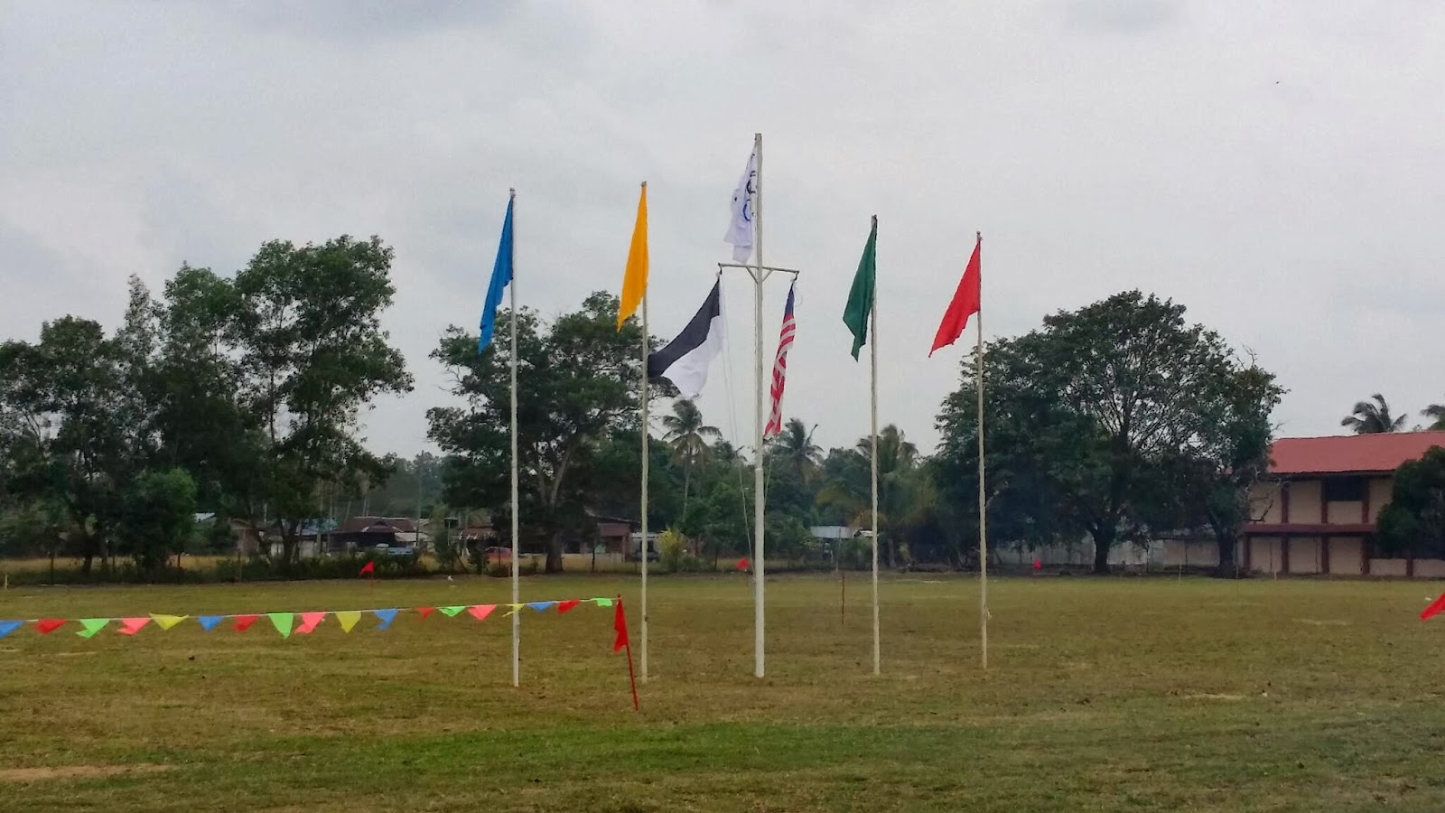Bendera kejohanan berdiri megah | Blog SMKR