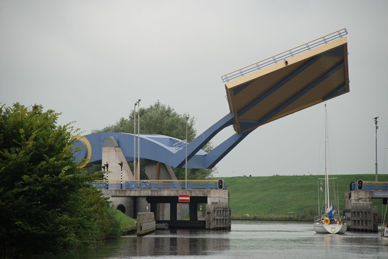Slauerhoffbrug, The Flying Drawbridge | Amusing Planet