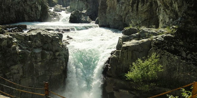 Aharbal Waterfall, Kulgam, Kashmir - Paradise Kashmir