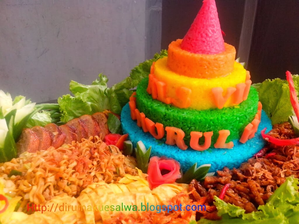 Rumah Kue Salwa: Nasi tumpeng rainbow Hilwa