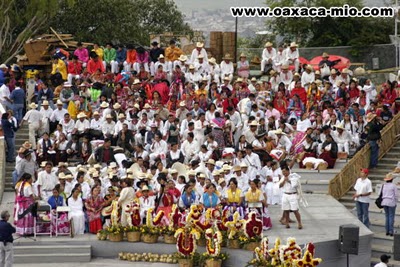 LA GUELAGUETZA : Fiesta de los Lunes del Cerro