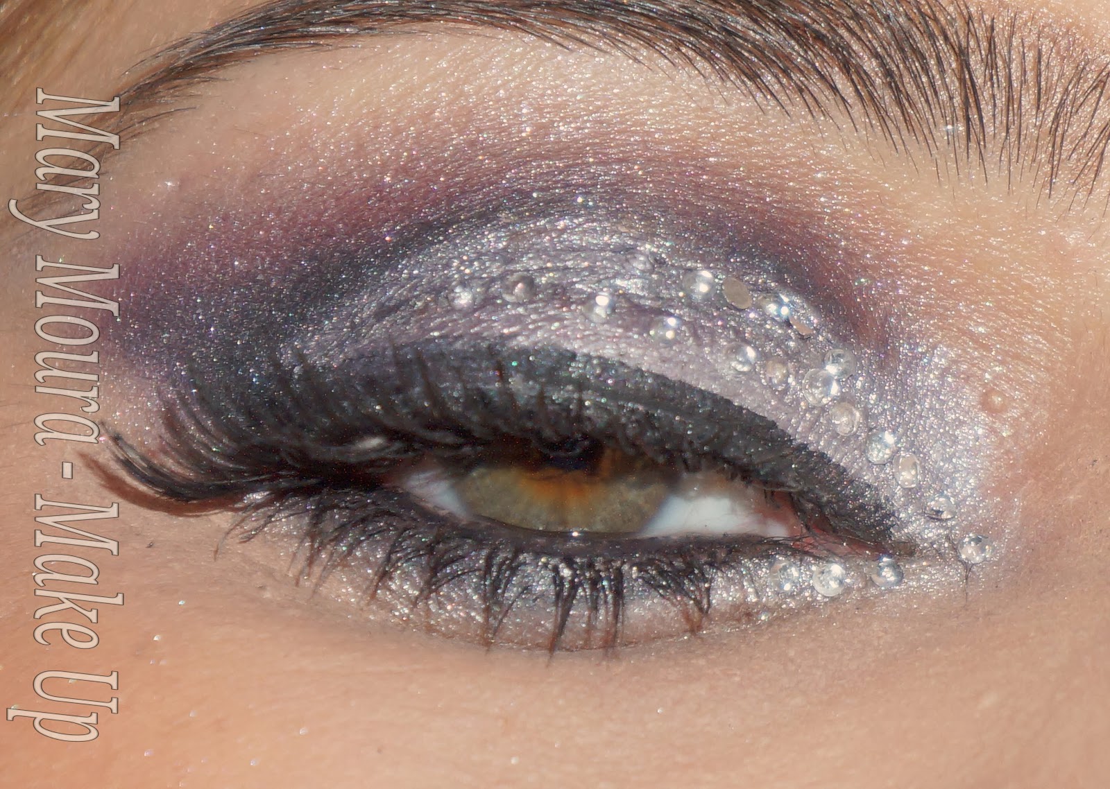 MAKE – STRASS E SOMBRA PRATA. | Mary Moimas - Make Up.