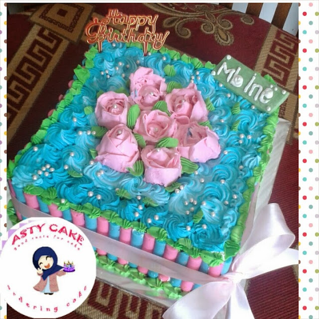 Asty'Cake: Tart ultah dengan bunga