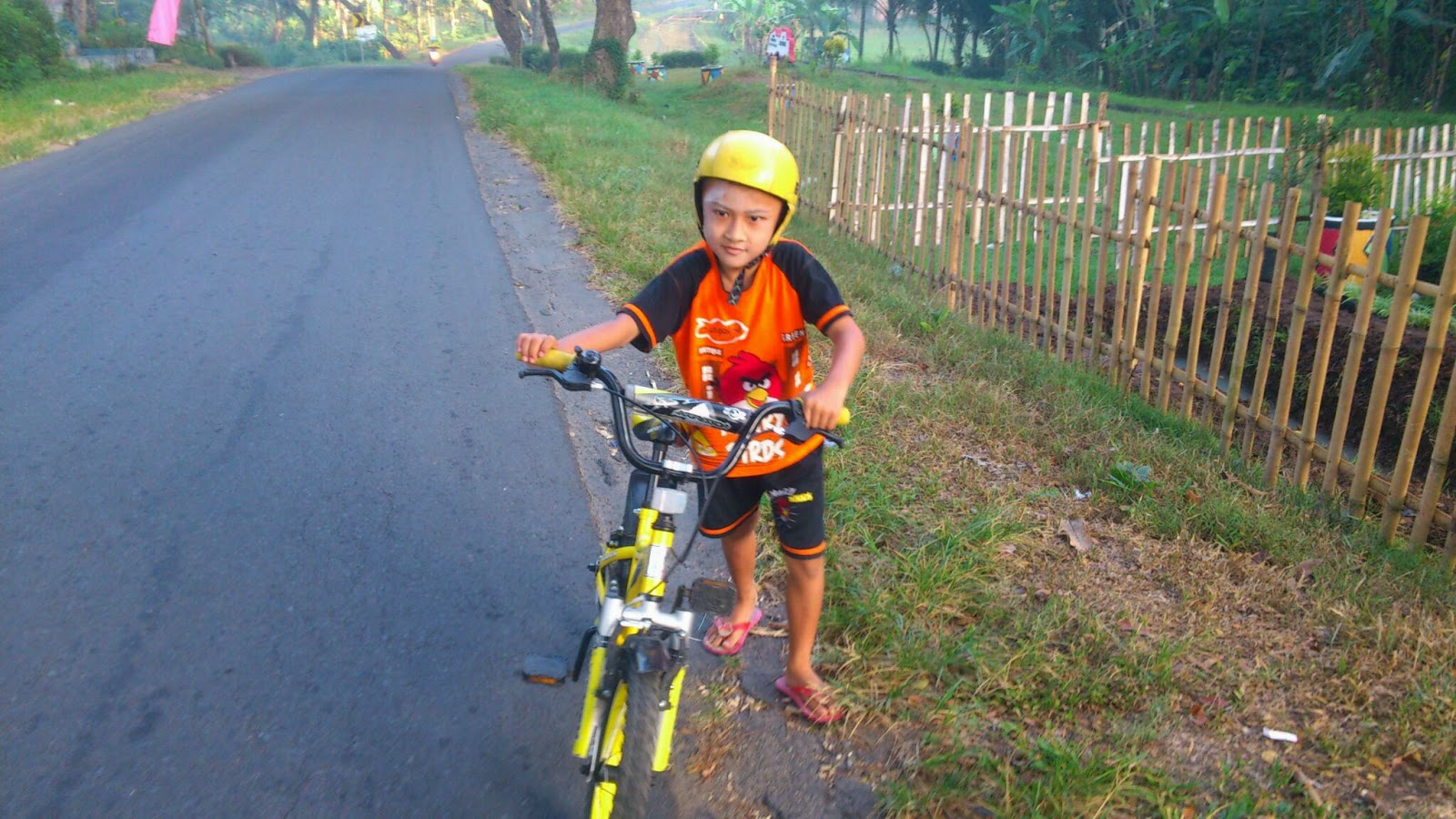 Scorpio: Bermain Sepeda Kuning