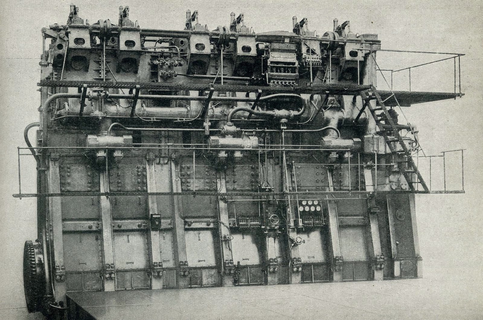 THE NEW MOTOR TANKER ARNUS… – Vida Marítima