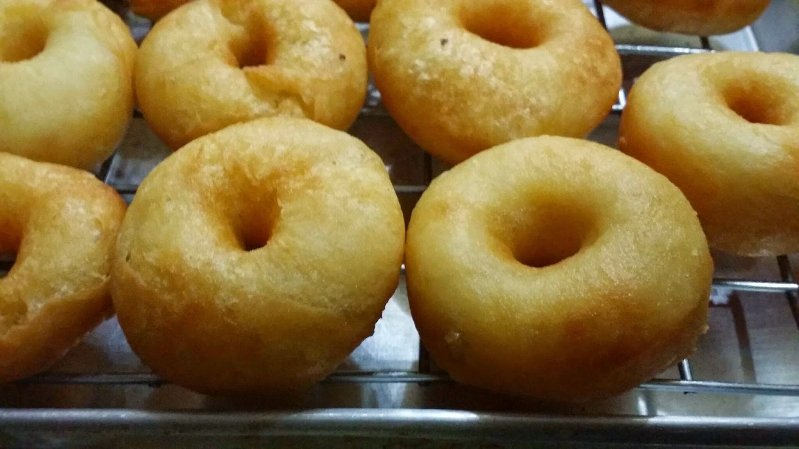 ZULFAZA LOVES COOKING: Donut kentang dengan salted caramel