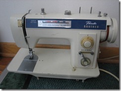 ~Life With Lou~: Singer 5530