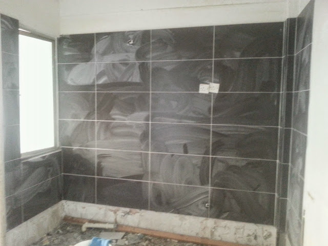 Pasang tile dinding dapur 1×2sq warna hitam