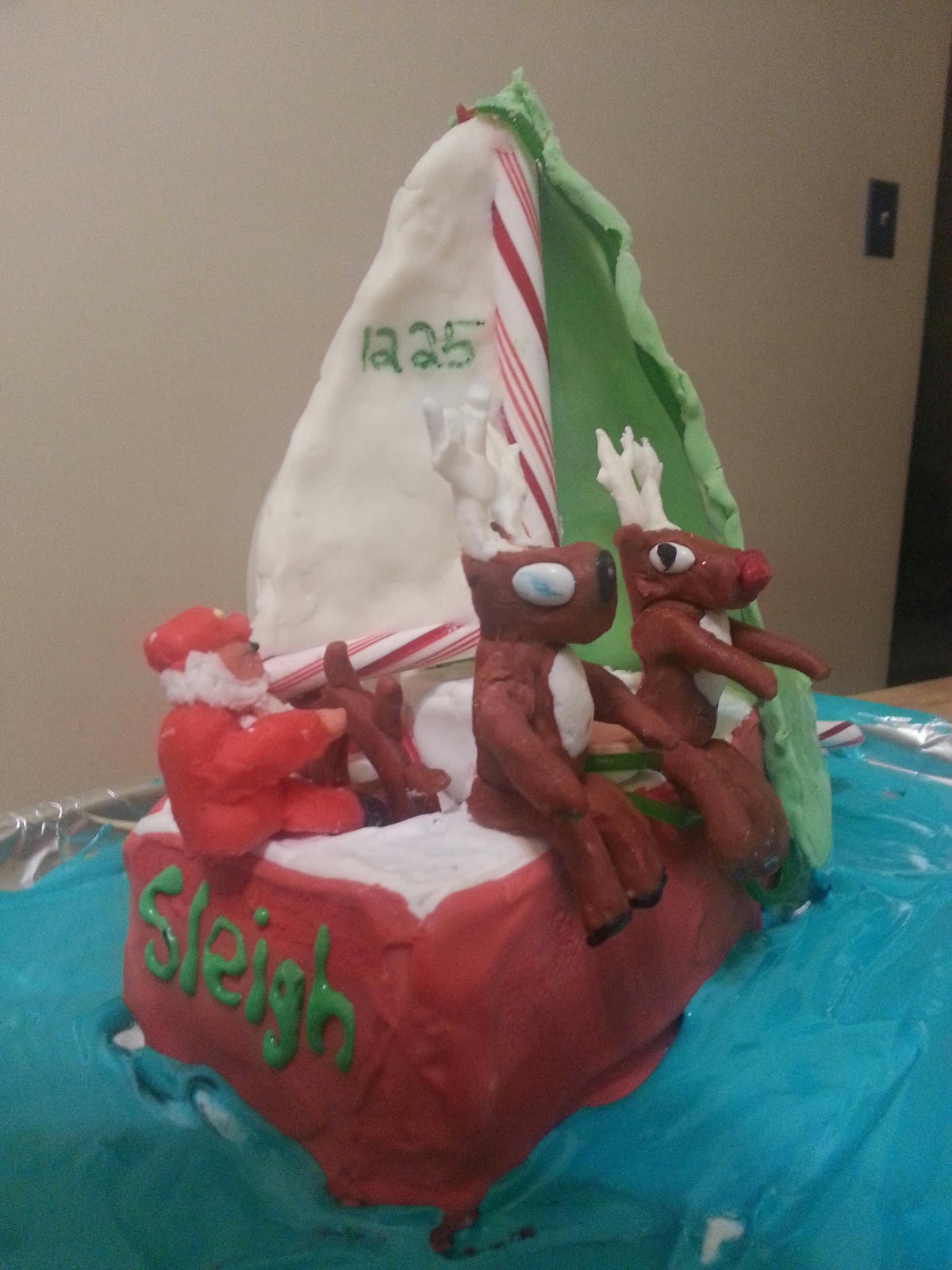 Sailing Savor Single: Gingerbread sailboat