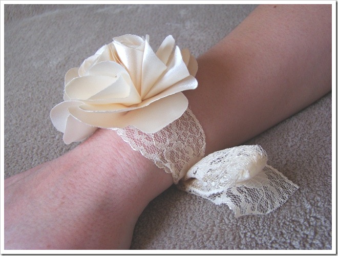 Ops, casei!: Corsage.