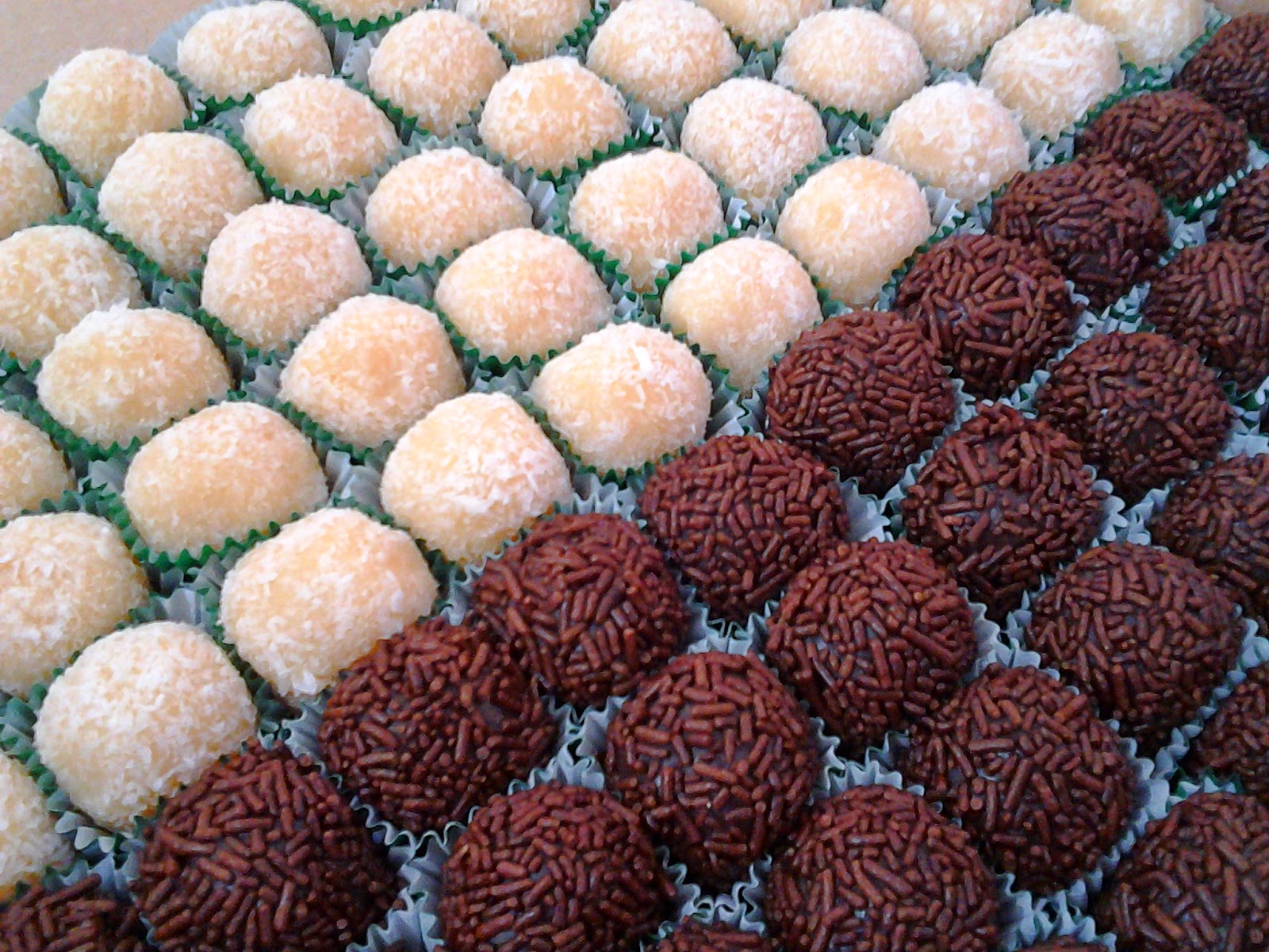 Doces Juliana Vieira: Brigadeiro e beijinho