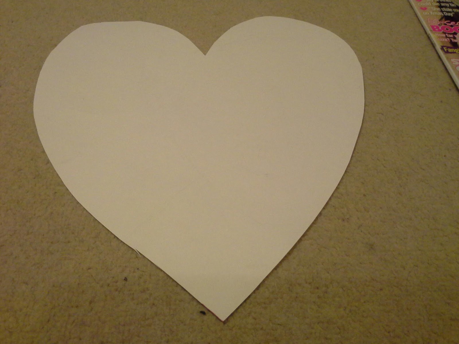 TeenageOutfitters: ROOM DIY - Heart shaped wall collage