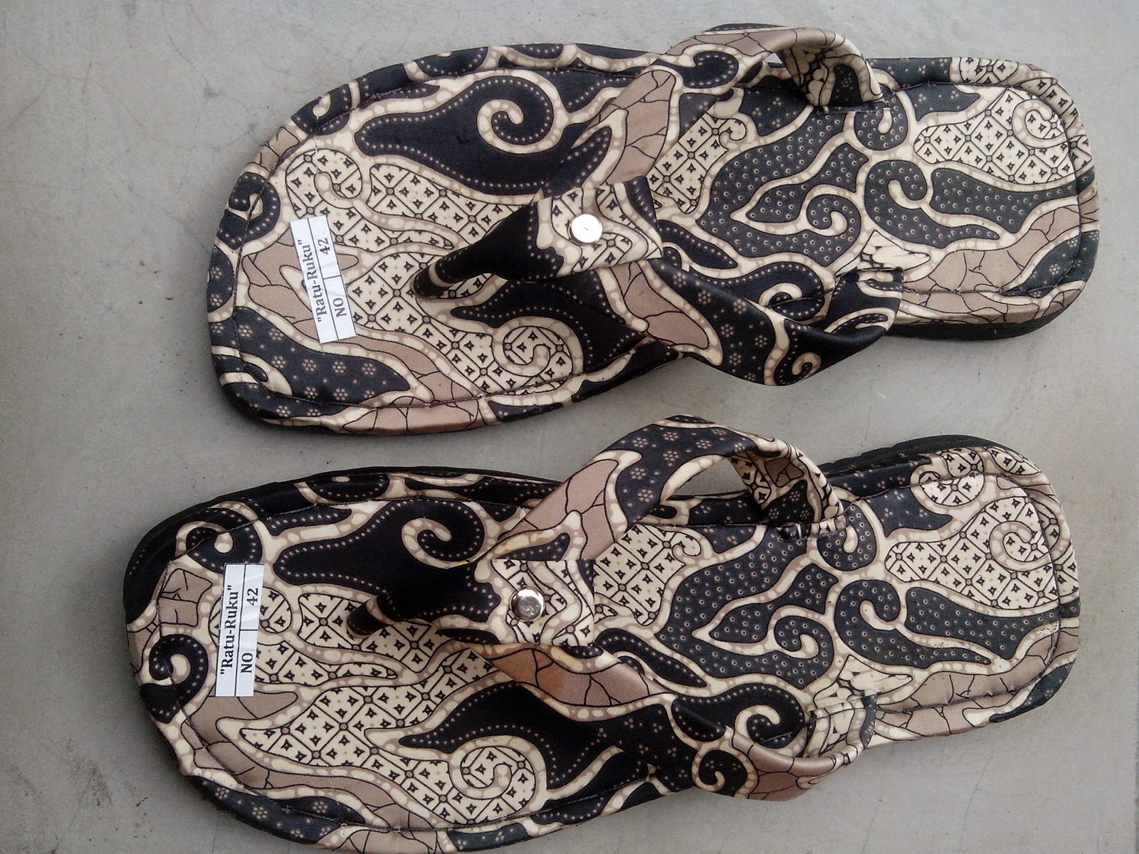 Sandal Batik "Ratu-Ruku": Sandal batik "Ratu-Ruku"