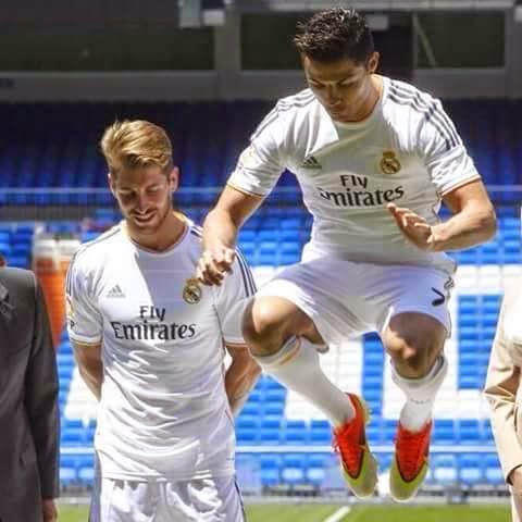 Cristiano Ronaldo 7: CR7 : Photos (Jump)