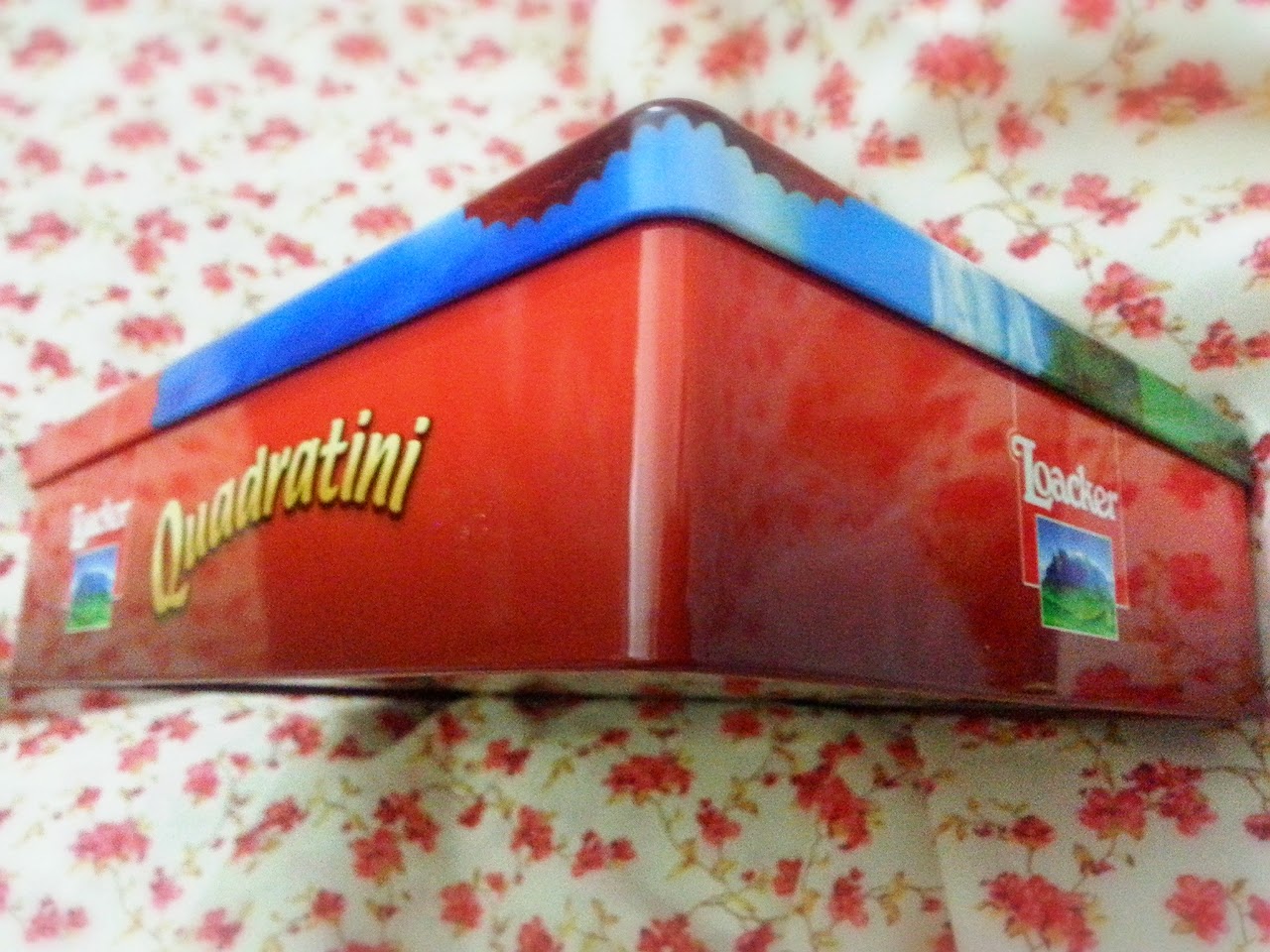 Gostan Sikit: Loacker - Quadratini metal box tin