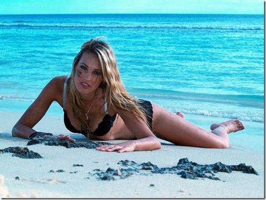 Playing at the Beach with Jacinta Rokich [12 Photos]