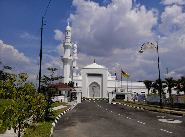 Masjid-masjid di Malaysia : Masjid Al Hussin, Seremban 2, Negeri Sembilan