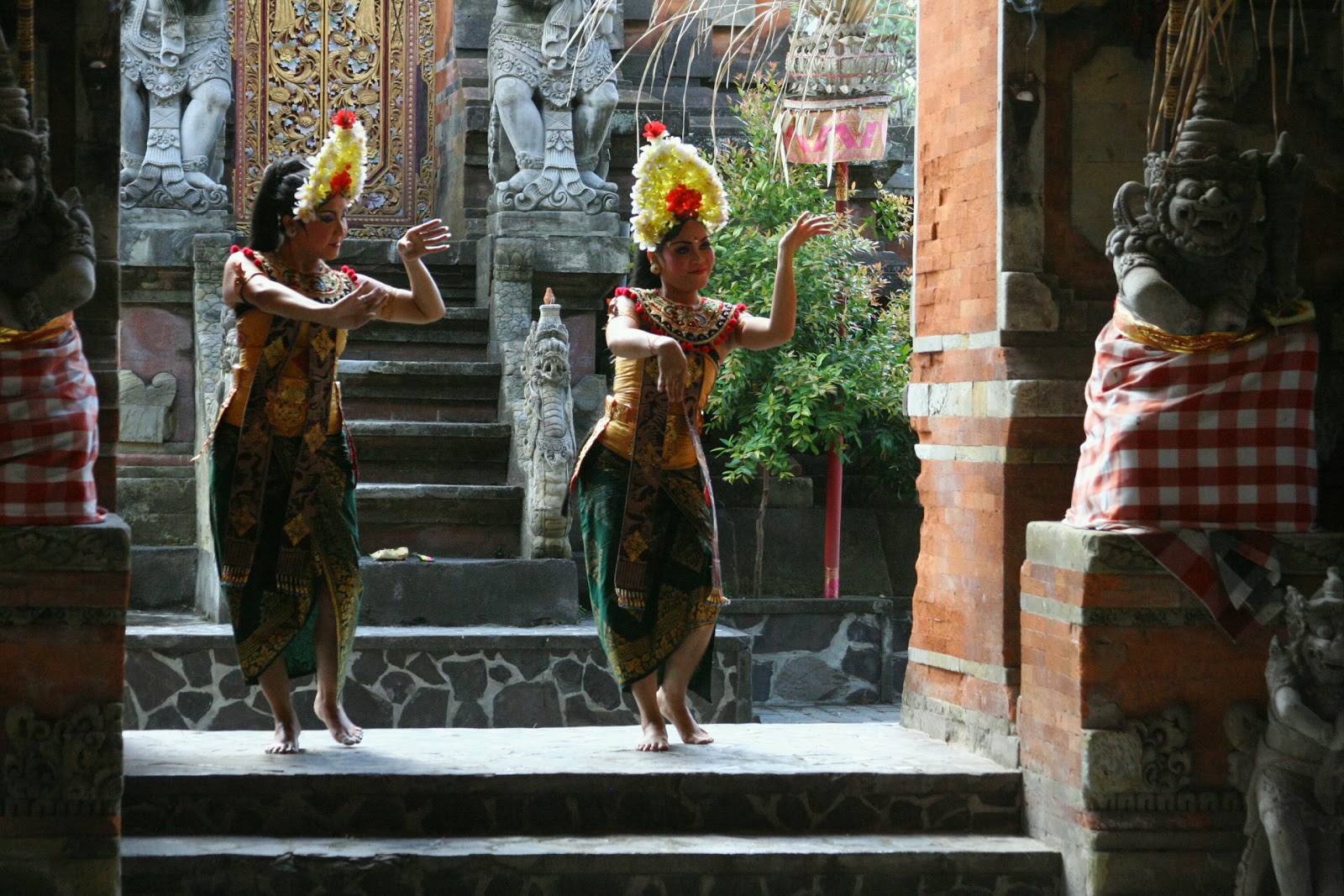 BALI = ByeBye A Letime Indonesie!: S Ketutem do Ubudu