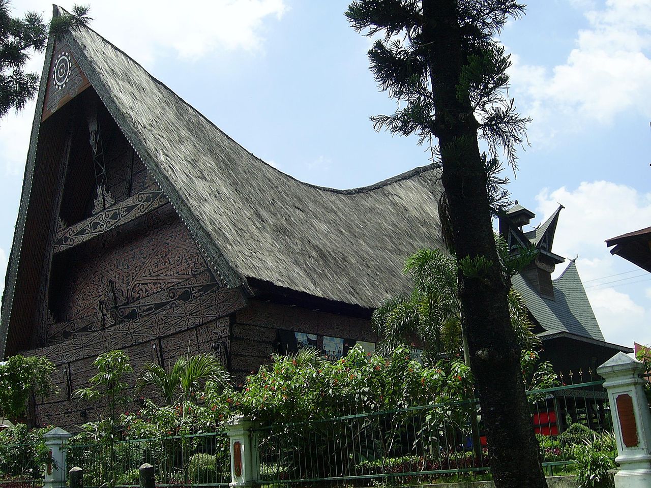 Tapanuli Nadeges: Batak Toba Samosir