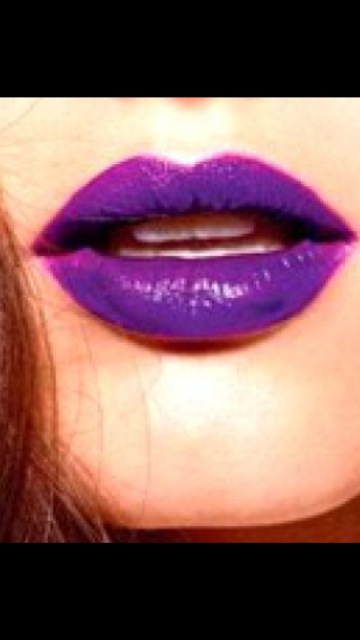 ALWAYS FASHIONISTAS: Labial morado con sombra