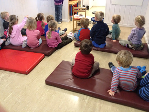 Norlandia Myrertoppen barnehage: Samling før frokost