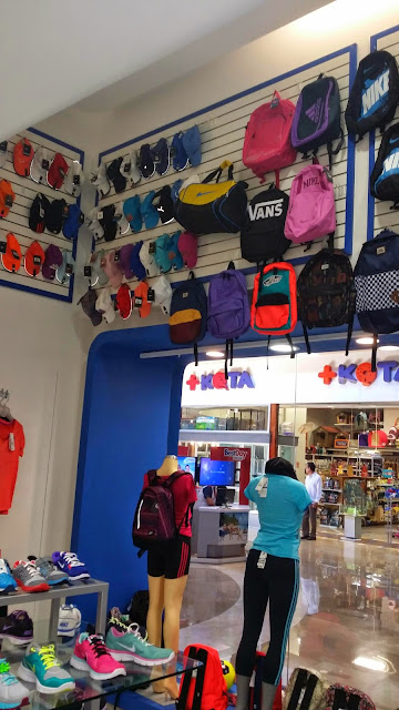 CARPINTERÍA FINA: Local de tenis y ropa deportiva que hice en plaza ...