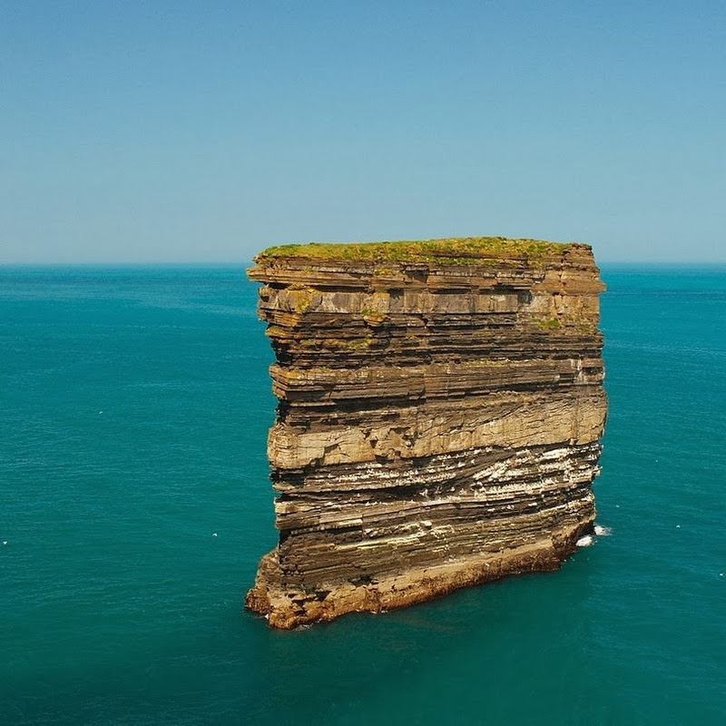Dun Briste, an Impressive Sea Stack at Downpatrick Head | Amusing Planet