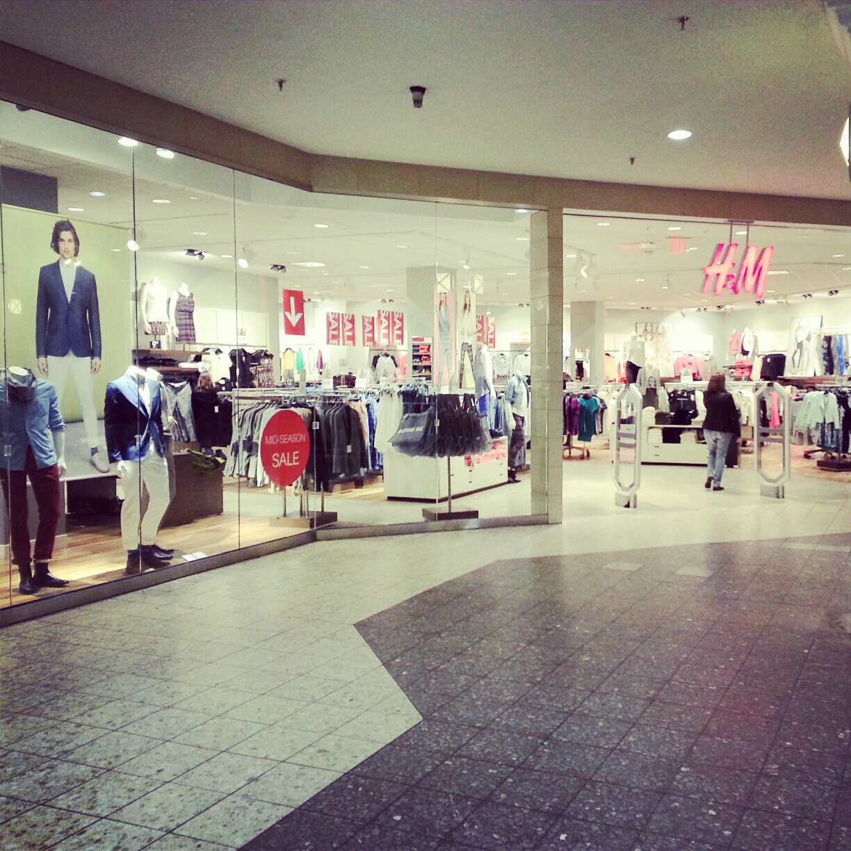 Robert Dyer @ Bethesda Row: WHAT'S STILL OPEN AT WHITE FLINT MALL? (PHOTOS)