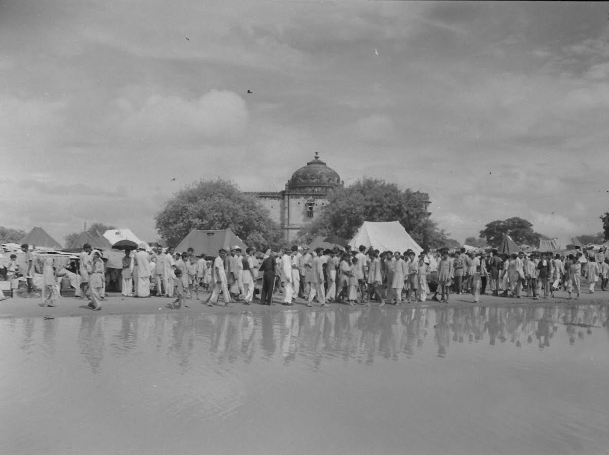 Mass Migration, India - Margaret Bourke-White — Google Arts & Culture