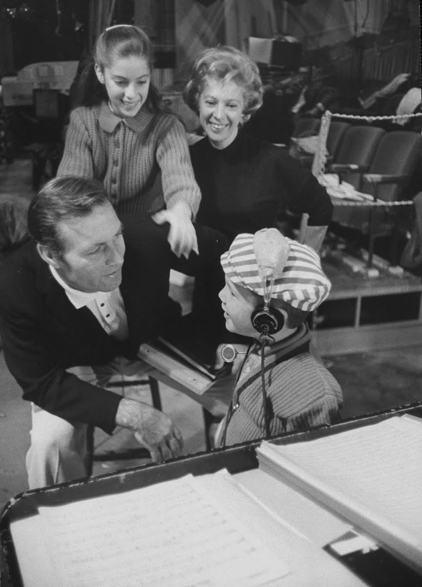 Dinah Shore - Grey Villet — Google Arts & Culture