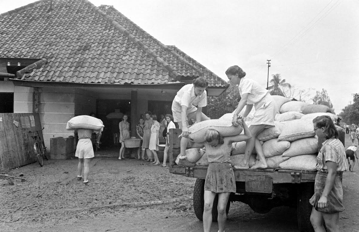 Tjideng Camp In Batavia - John Florea — Google Arts & Culture