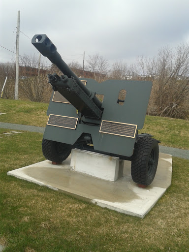 Canadian Legion and Artillery Gun Memorial Portal in Fort William ...