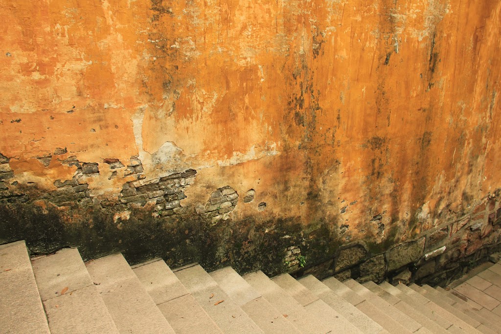 Photo Contest: "ugly" walls | Pixoto