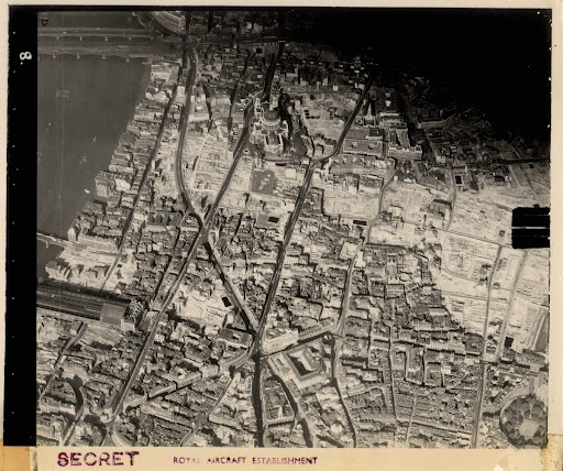 Aerial view of London (WWII) — Google Arts & Culture