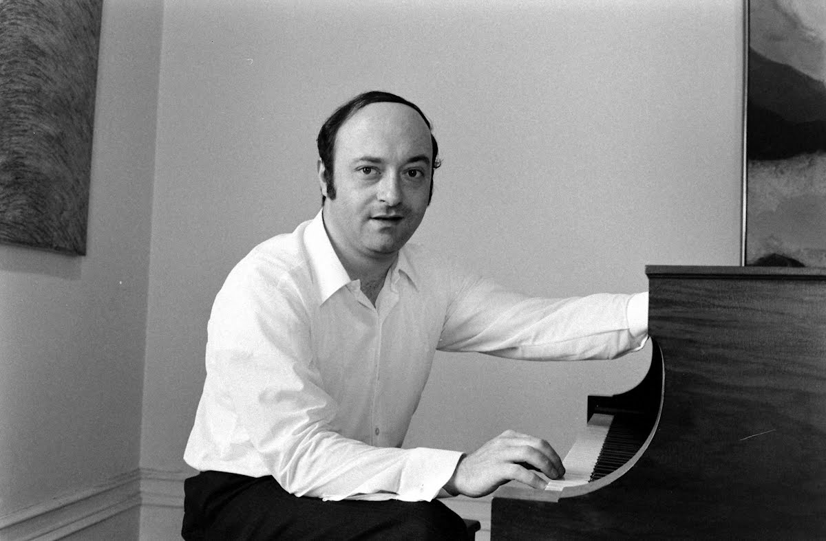 Pianist-Michael Ponti - Alfred Eisenstaedt — Google Arts & Culture