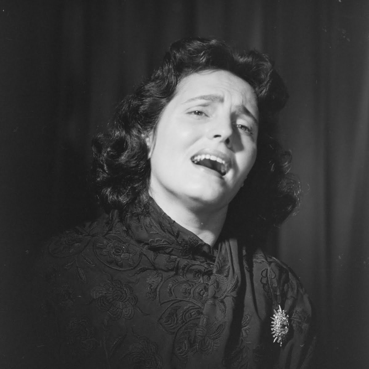 Edith Piaf & Amolia - Allan Grant — Google Arts & Culture