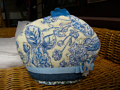 Floral quilted tea cozy – teresadownunder.com