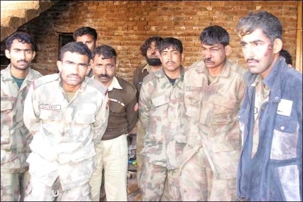 [Photographs] #pakistan Army surrendering to the Taliban #fact - My ...