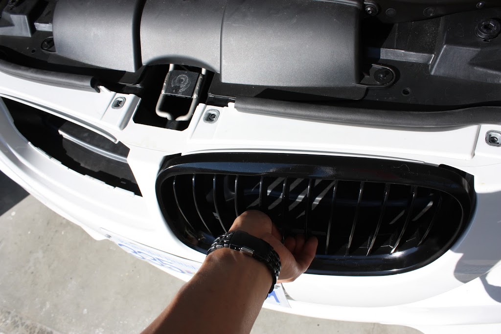 Full Review --- Matte Black Grilles -> Gloss Black DIY -- E90 LCI