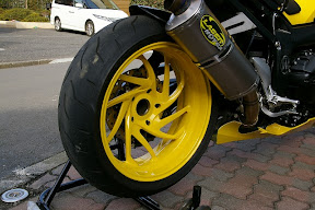 バイエルンの鐵馬 BMW K1200R: カスタムK1200R紹介 第1回 yellow storm