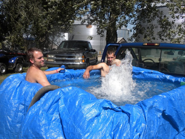 Viewing a thread - Pics of redneck hot tub...