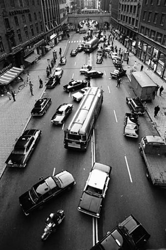 H day. The day Sweden switched driving lanes. (September 3rd -67) : r ...