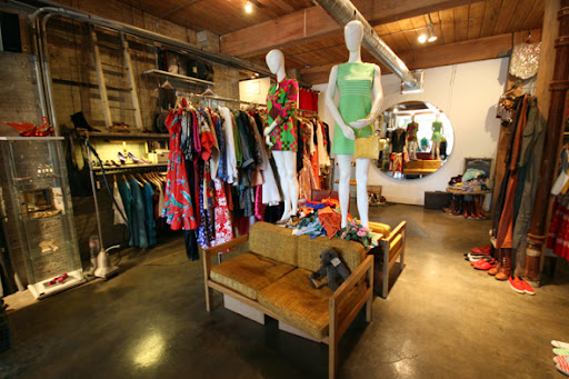 The best of vintage, from second hand shop - whattafashion.com