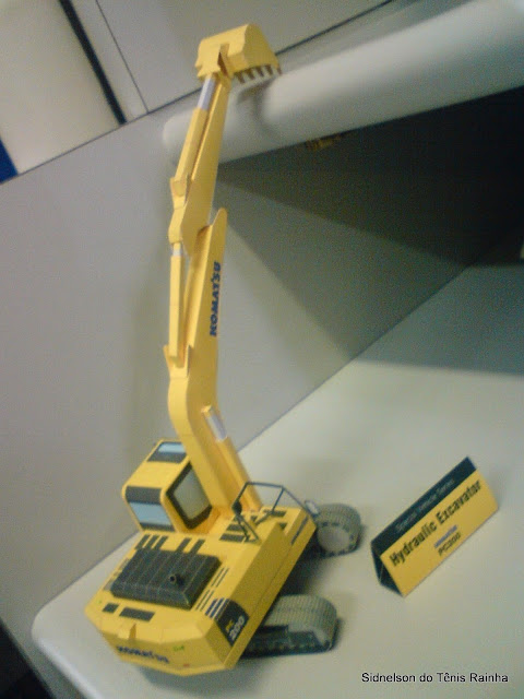 Sidnelson Papercraft: Hydraulic Excavator - 20.11.2009