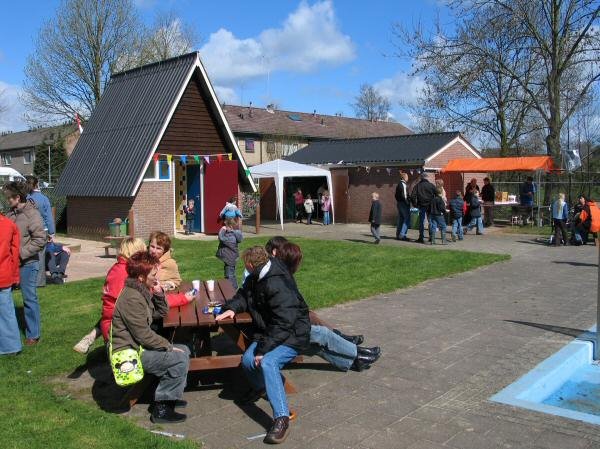 Feestelijke opening Speeltuin Op de Wip - www.oldebroek.net