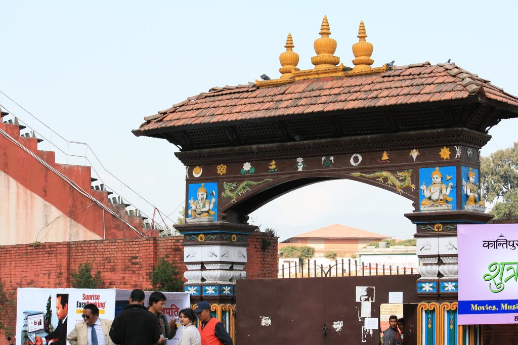 wieder unterwegs: Endlich das erste Tor fuer Nepal !!!